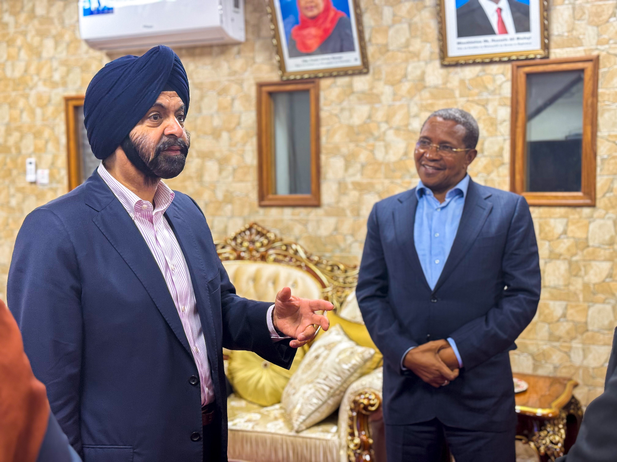 WAZIRI WA FEDHA, MHE. DKT. MWIGULU NCHEMBA (MB), AKIMUAGA RAIS WA BENKI ...